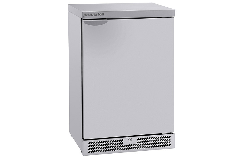 Precision freezer serves perfectly frosted glasses