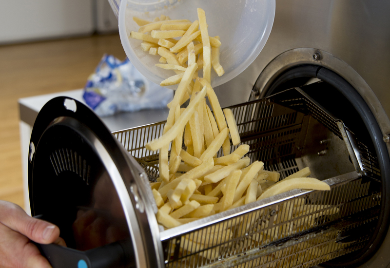 Oil-free fryers open up new markets for distributors