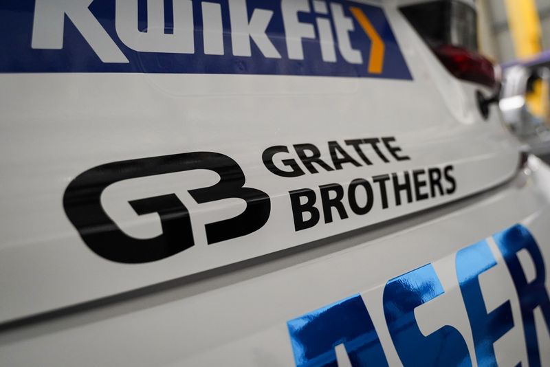 Gratte Brothers revs up partnership with ex-F1 driver Mark Blundell