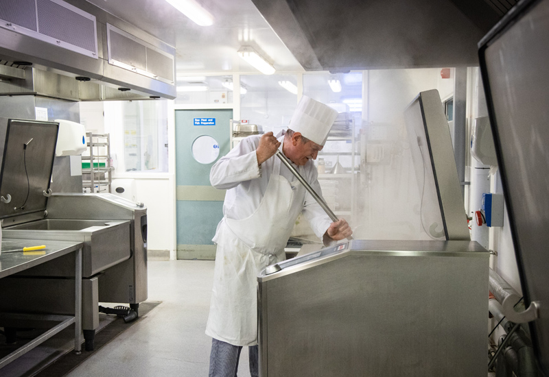 NHS awards major catering supply chain contract