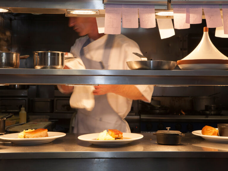 'Modest' restaurant growth driven by deliveries